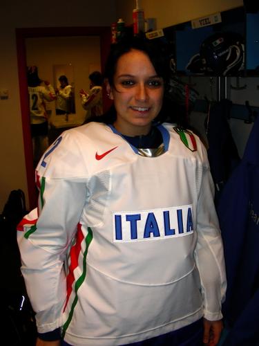 Nuovi obiettivi per Michela Angeloni, la "globetrotter" dell'hockey ...